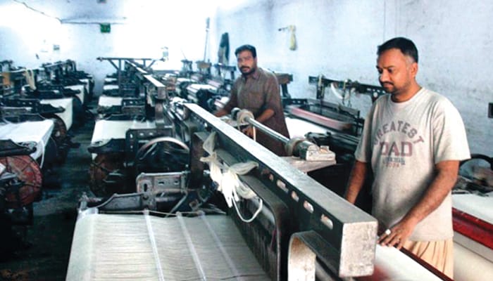 Power loom sector hit hard with the increasing yarn prices - Knitting Views