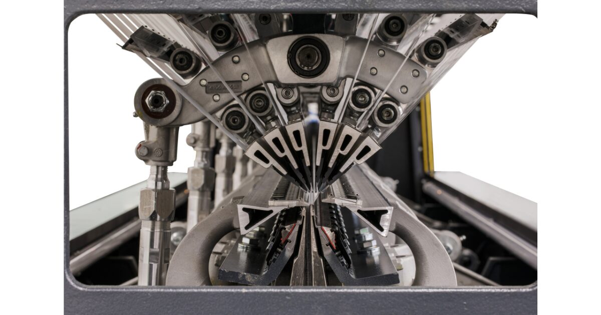 New double raschel machine impresses with its price-performance ratio ...